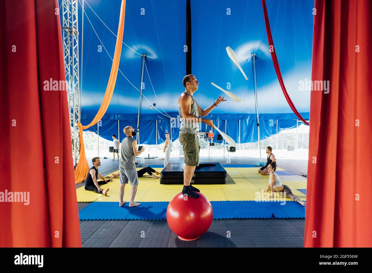 Ball acrobatics hi-res stock photography and images - Alamy