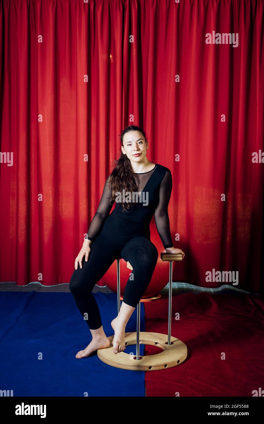 Female circus performer hi-res stock photography and images - Alamy