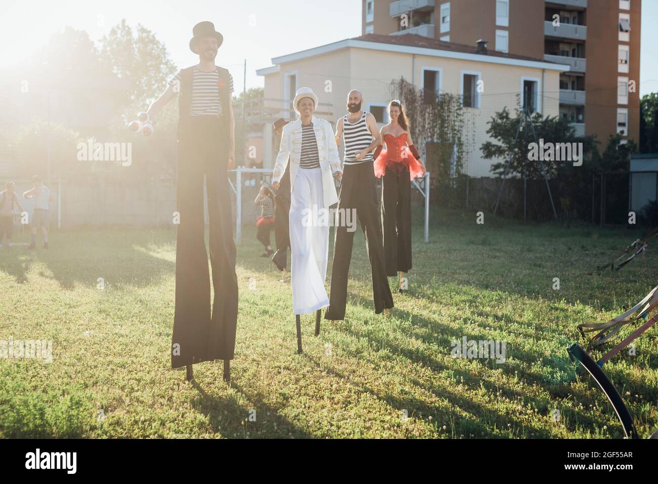 Circus performers hi-res stock photography and images - Alamy