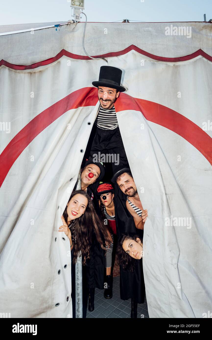 Circus performers hi-res stock photography and images - Alamy