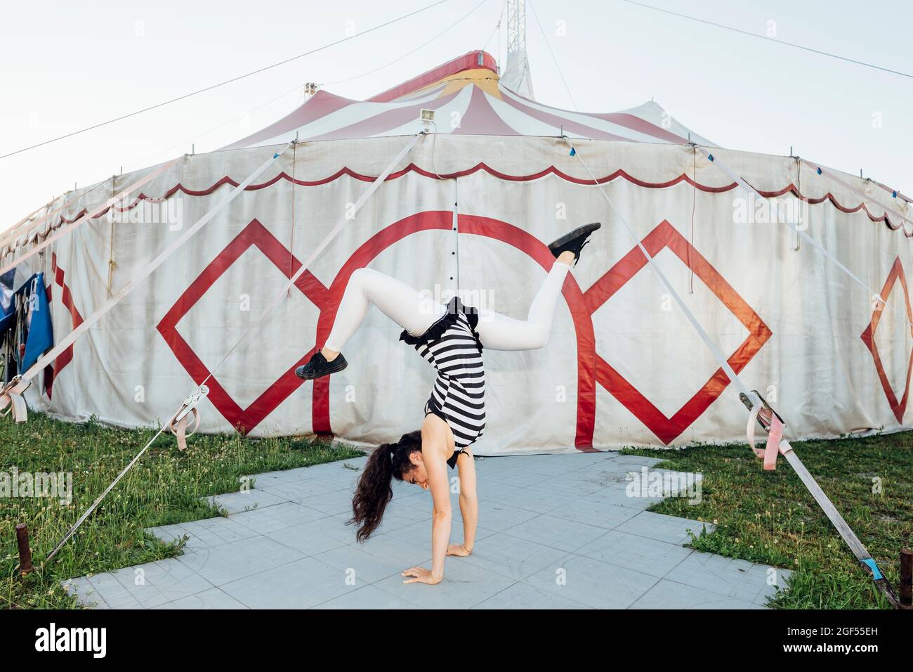 Female acrobat hi-res stock photography and images - Alamy