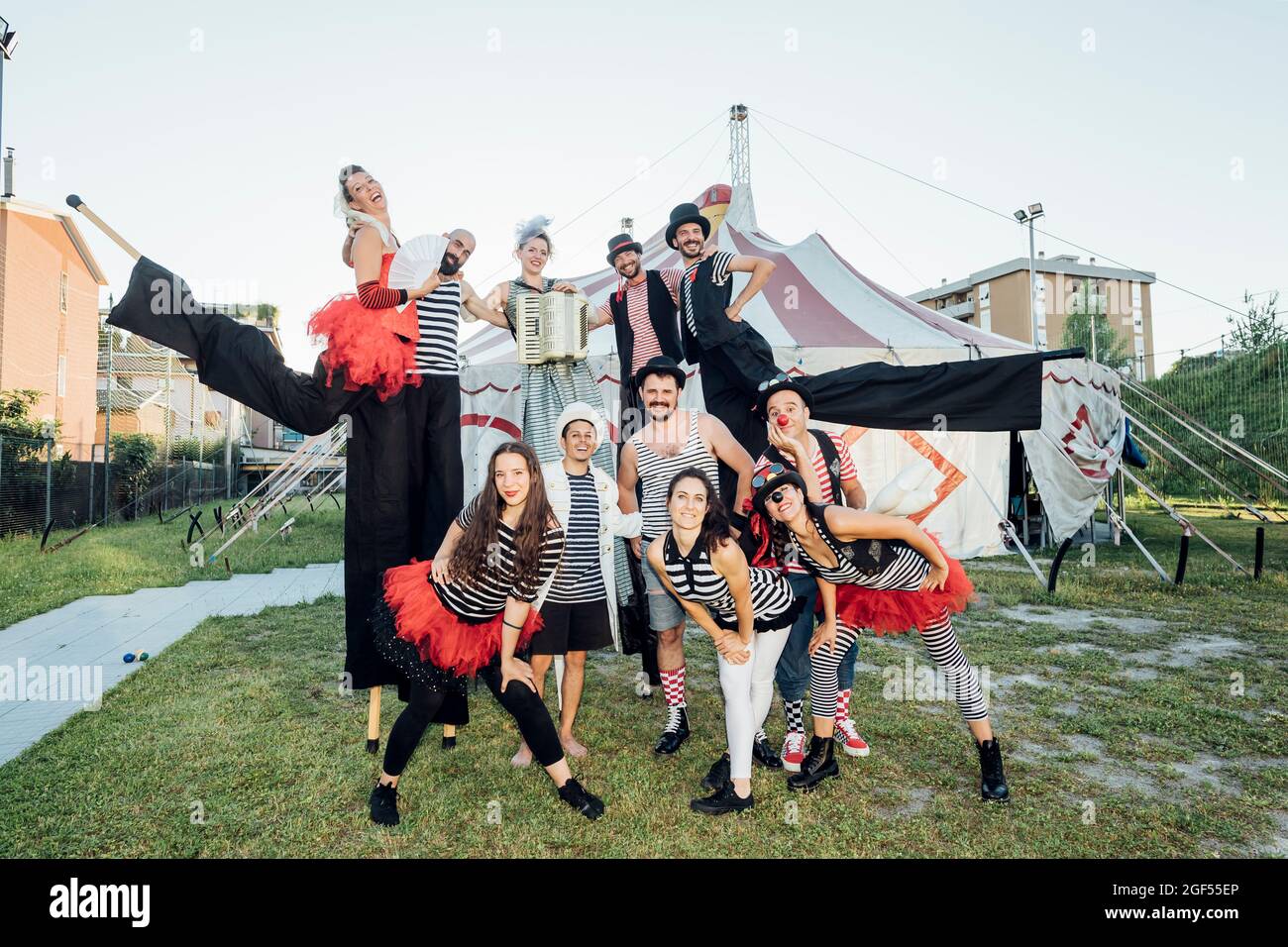 Circus performers tent hi-res stock photography and images - Alamy