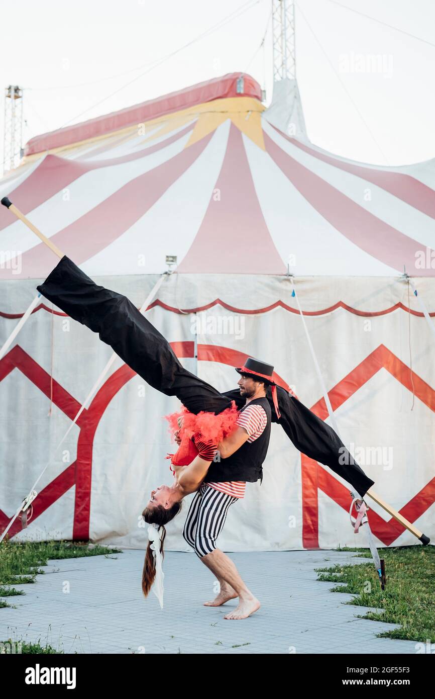 Dance circus hi-res stock photography and images - Alamy