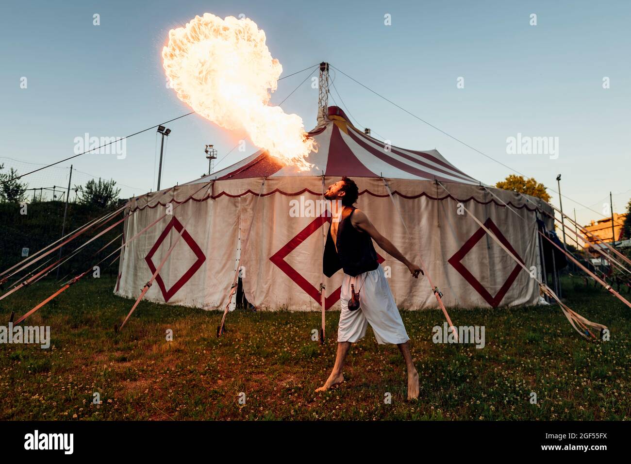 Circus acrobat male hi-res stock photography and images - Alamy