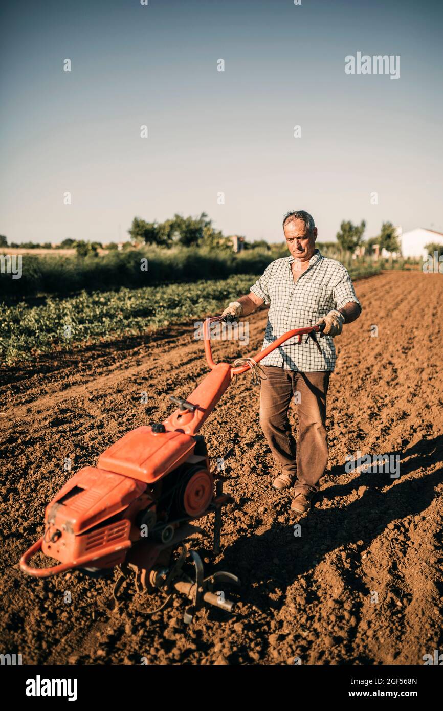 Farmer plowing field hi-res stock photography and images - Alamy
