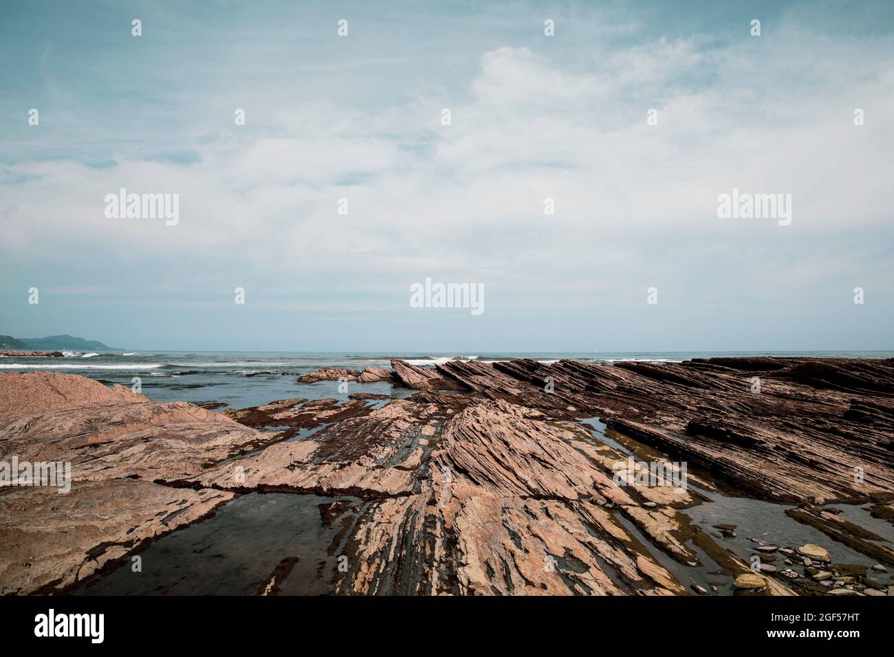 Rocky coastal beach Stock Photo - Alamy