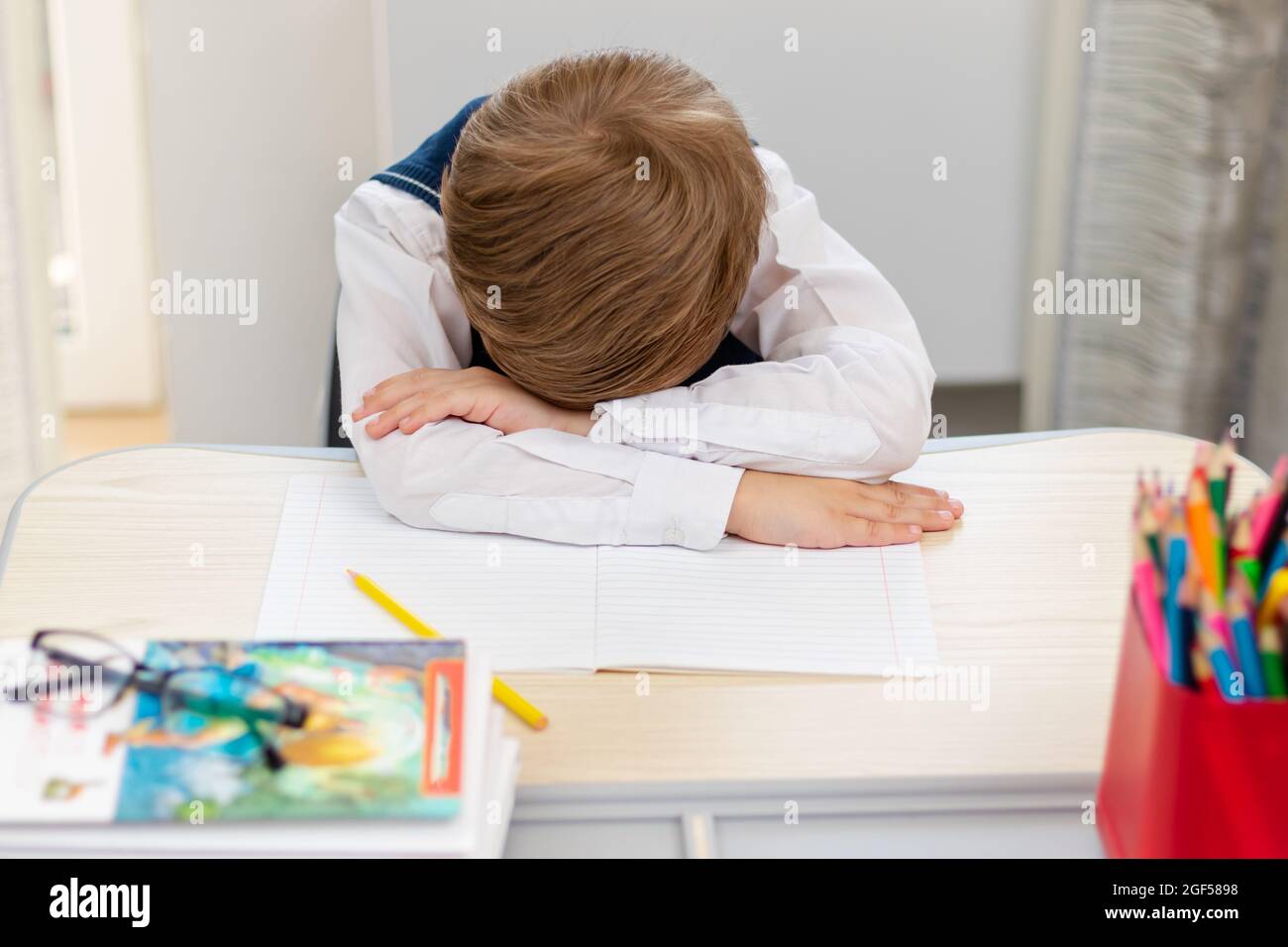 School uniform children desk hi-res stock photography and images - Alamy