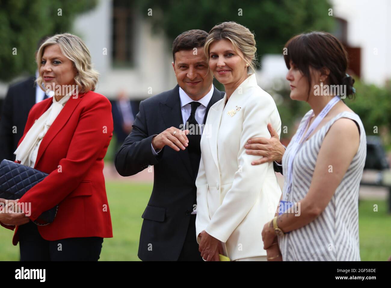Volodymyr Zelensky (L2) President of Ukraine and his wife Olena ...