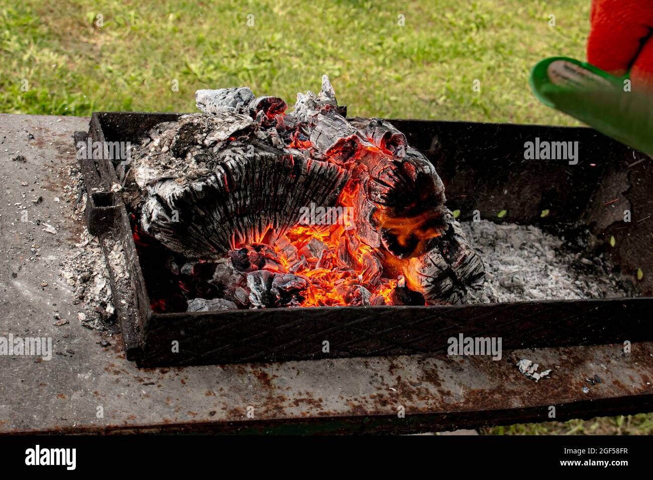 Campfire coals, Firewood burning on grill. Texture fire bonfire embers ...