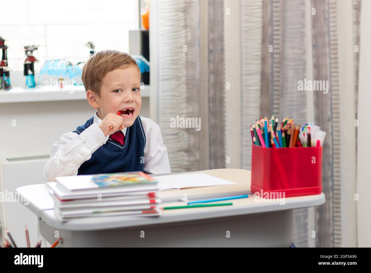 School boy with pen hi-res stock photography and images - Alamy