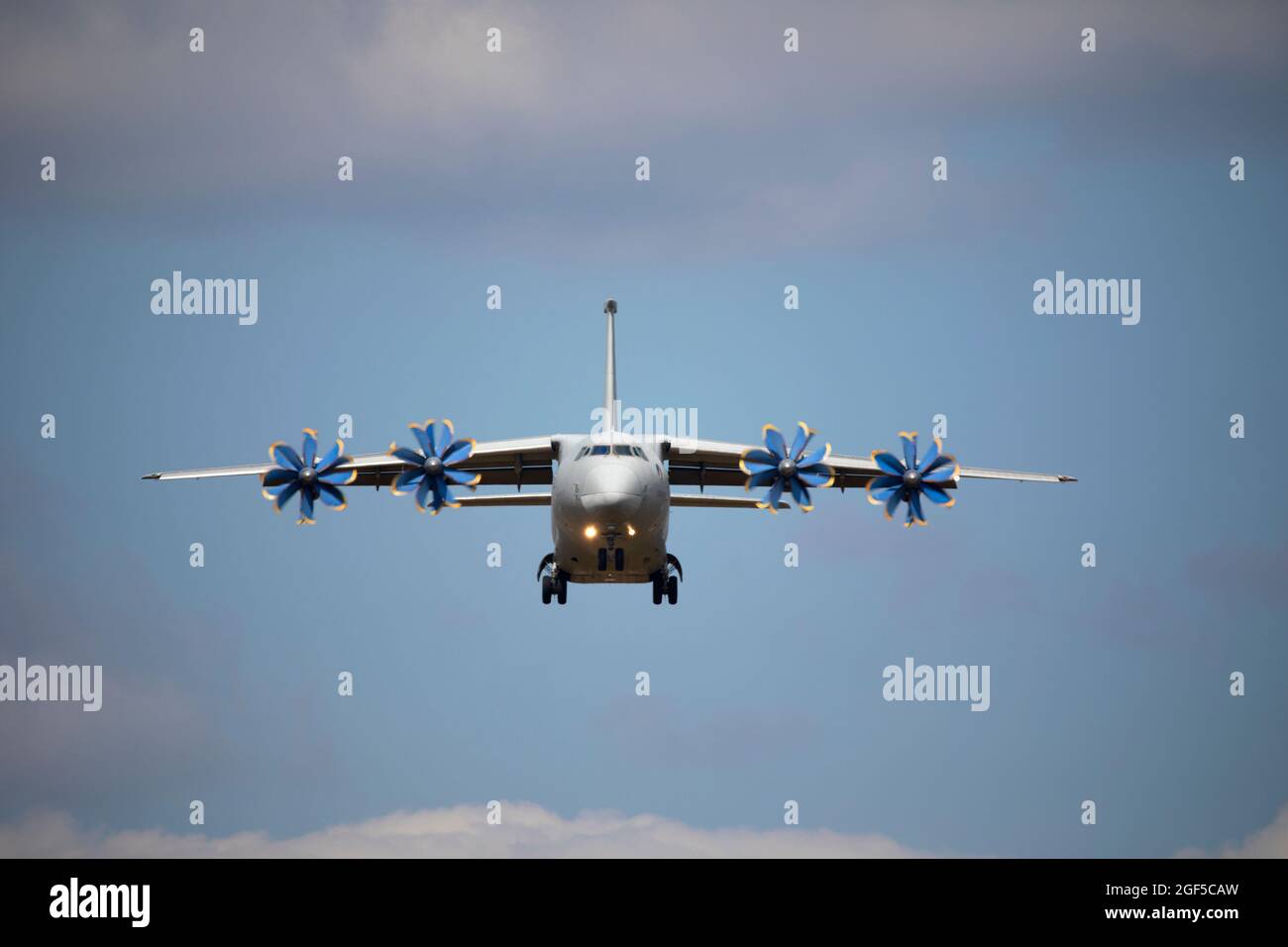 Big grey plane hi-res stock photography and images - Alamy