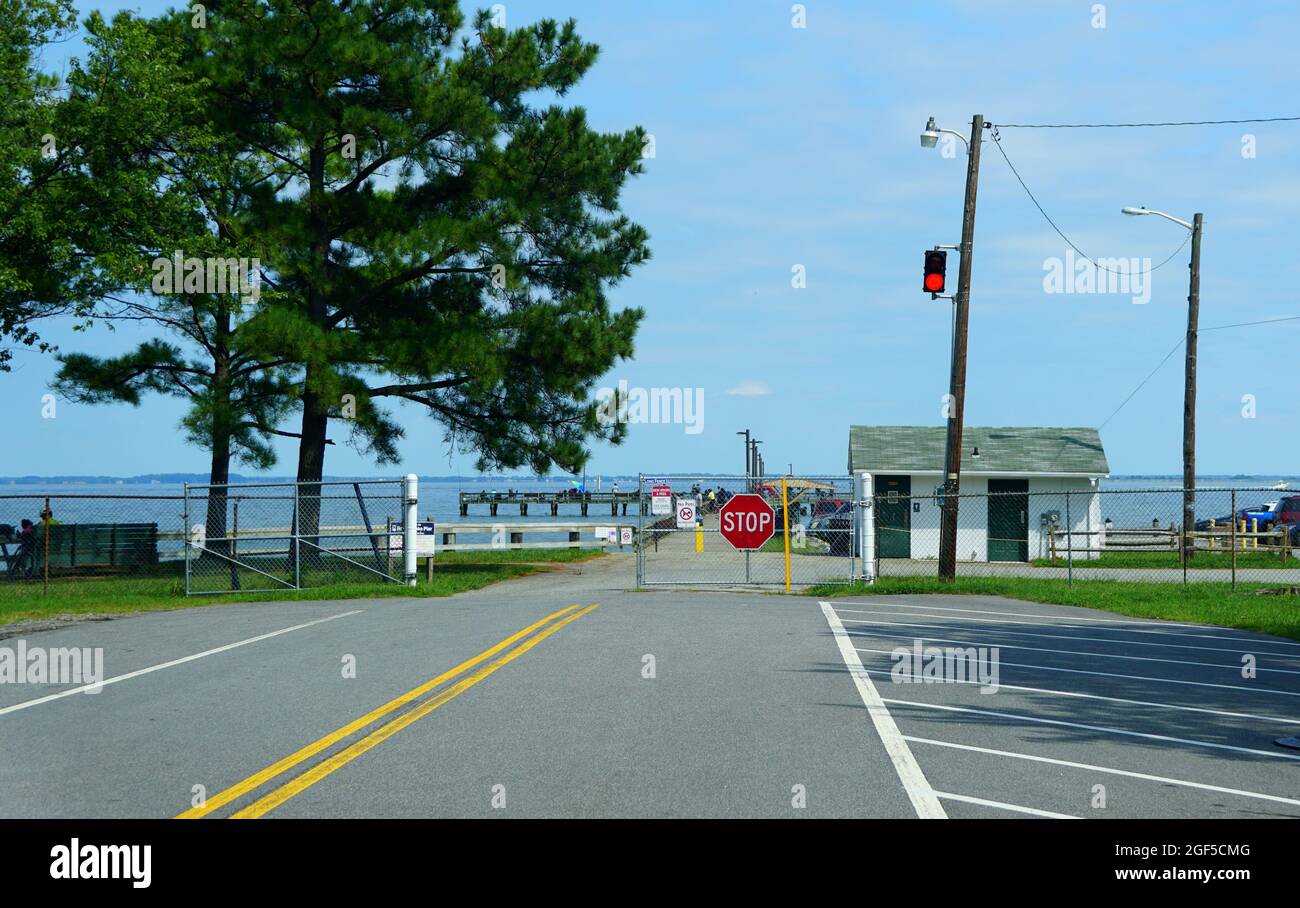 Dead end road hi-res stock photography and images - Alamy