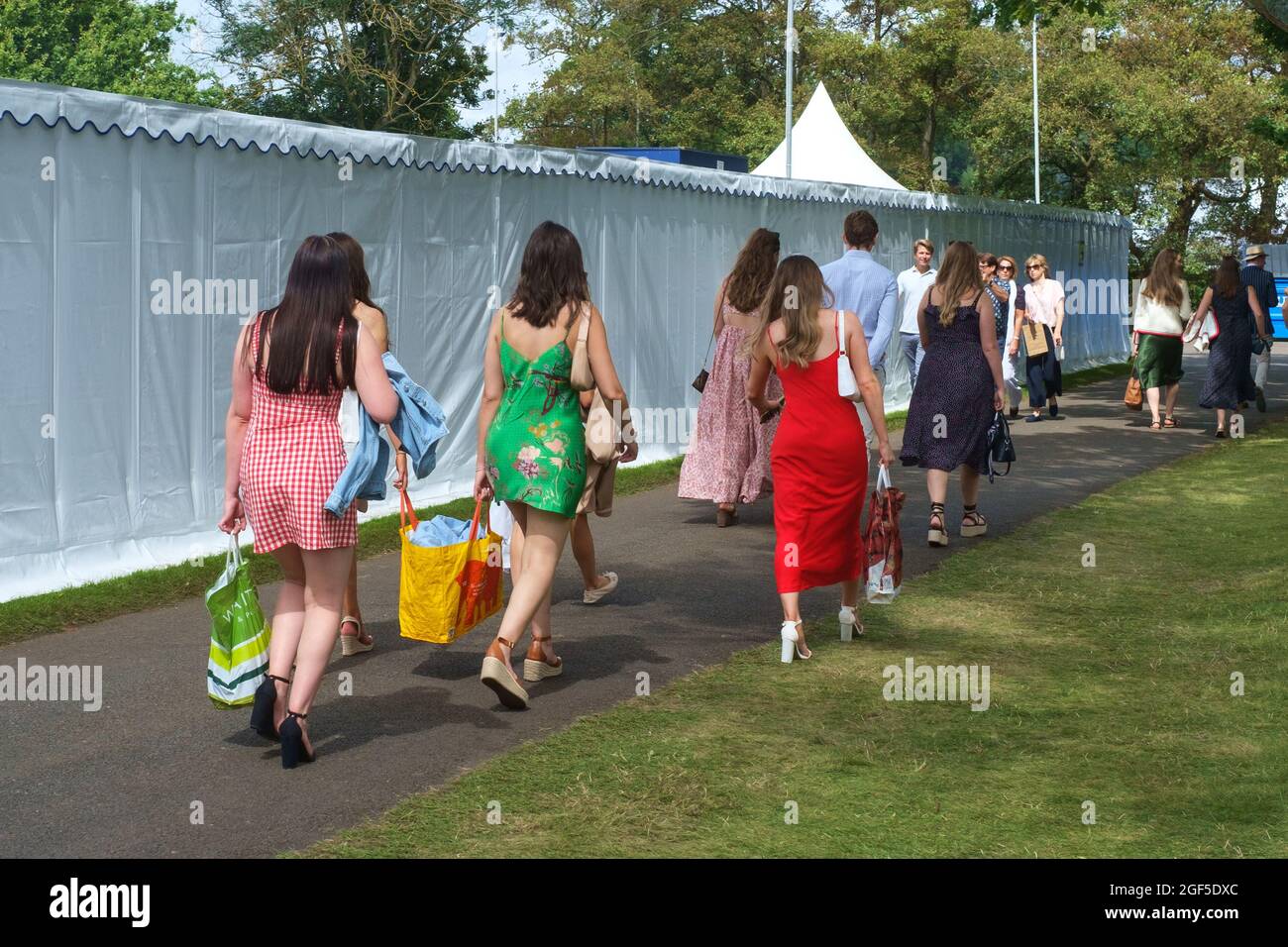 Girls in colourful dresses make their way to the towpath at Henley ...