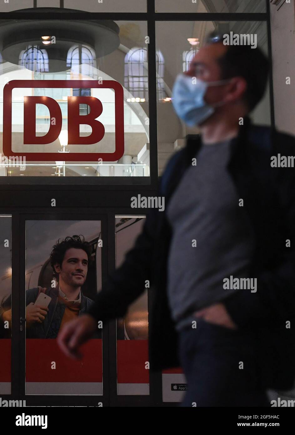 German rail service hi-res stock photography and images - Alamy