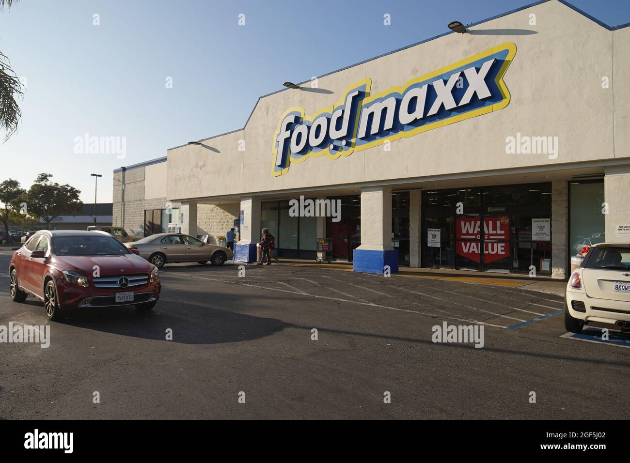 Foodmaxx logo seen at one of their supermarkets. (Photo by Michael Ho ...