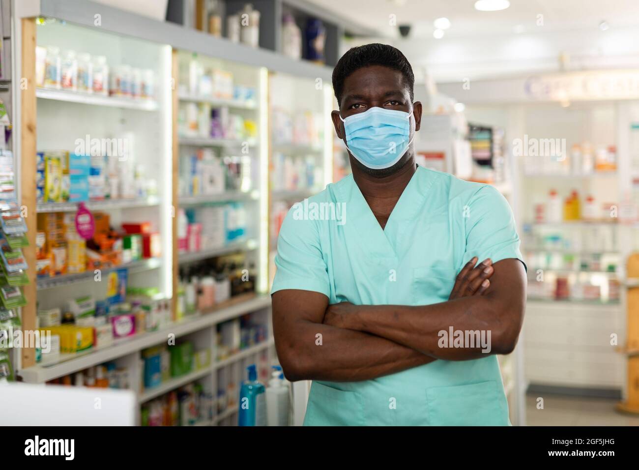 Portrait of pharmacist in mask Stock Photo - Alamy