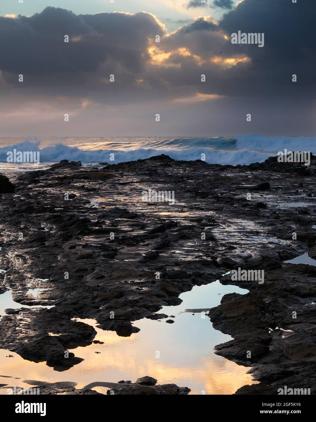 Dark early hi-res stock photography and images - Alamy
