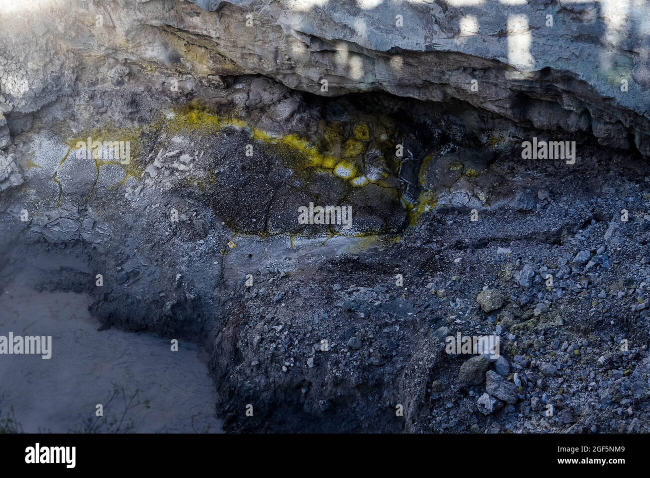 Boiled sulfur water hi-res stock photography and images - Alamy