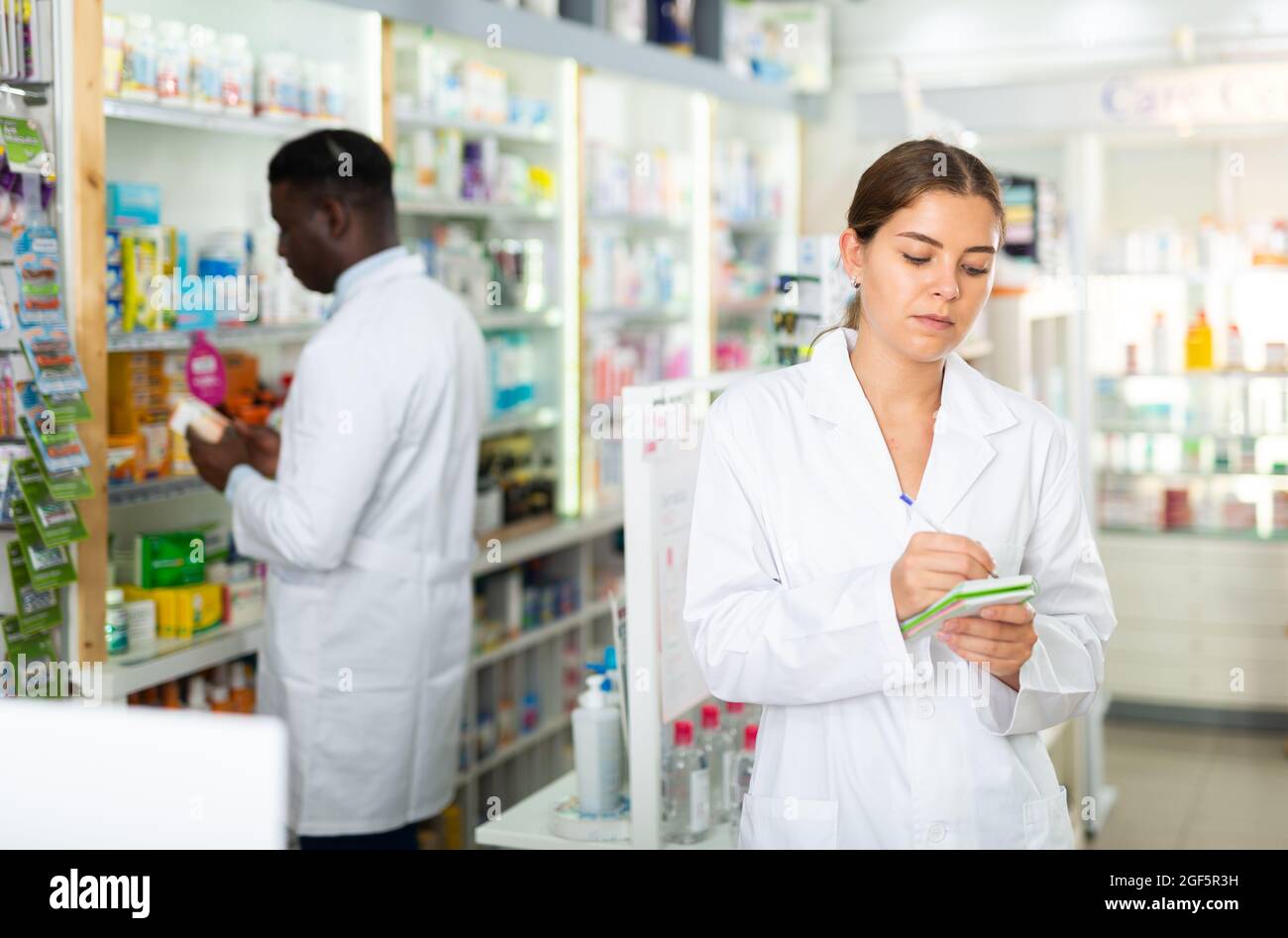 Pharmacists working in drugstore Stock Photo - Alamy