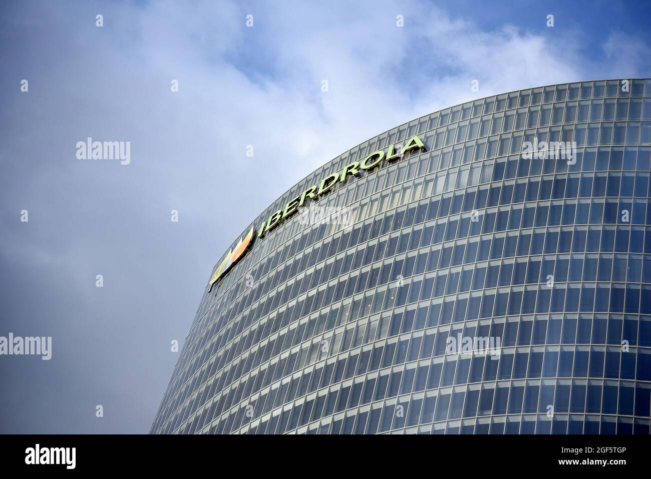 The skyscraper headquarters of iberdrola hi-res stock photography and ...