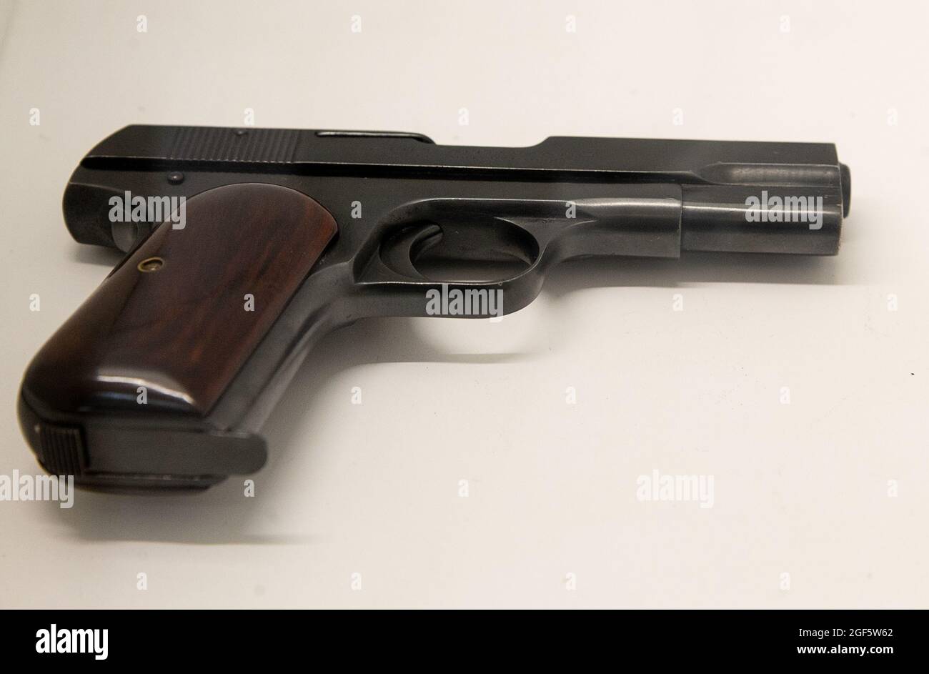 Tokyo, Kanto, Japan. 23rd Aug, 2021. Al Capone's Colt Pistol valued at ...