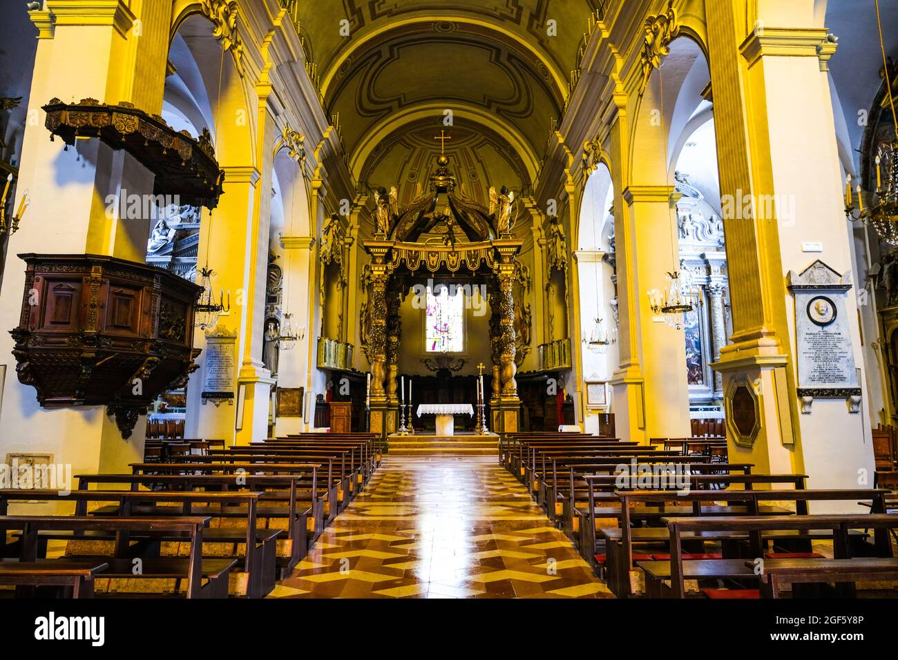 The interior of Chiesa San Lorenzo Martire in Spello Italy Stock Photo ...