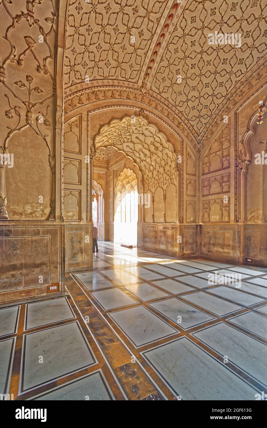Interior of mughal mosque hi-res stock photography and images - Alamy