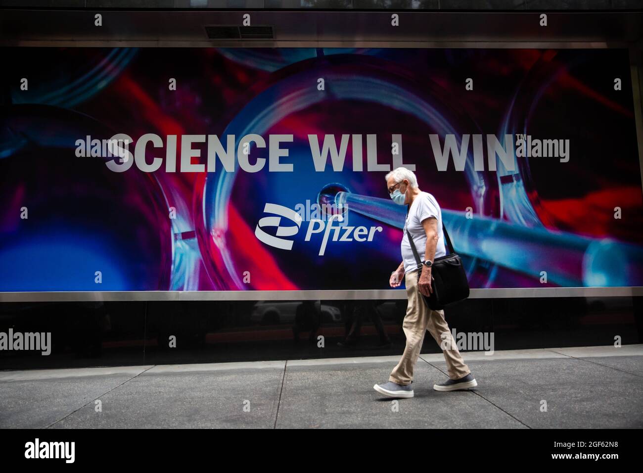 Pfizer world headquarters new york hi-res stock photography and images ...