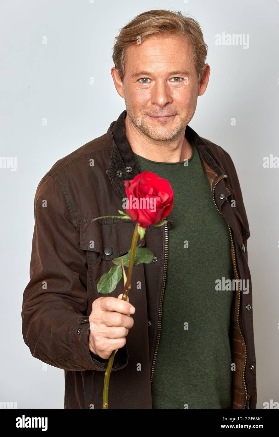 23 August 2021, Lower Saxony, Lüneburg: Oliver Clemens, actor, holds a ...