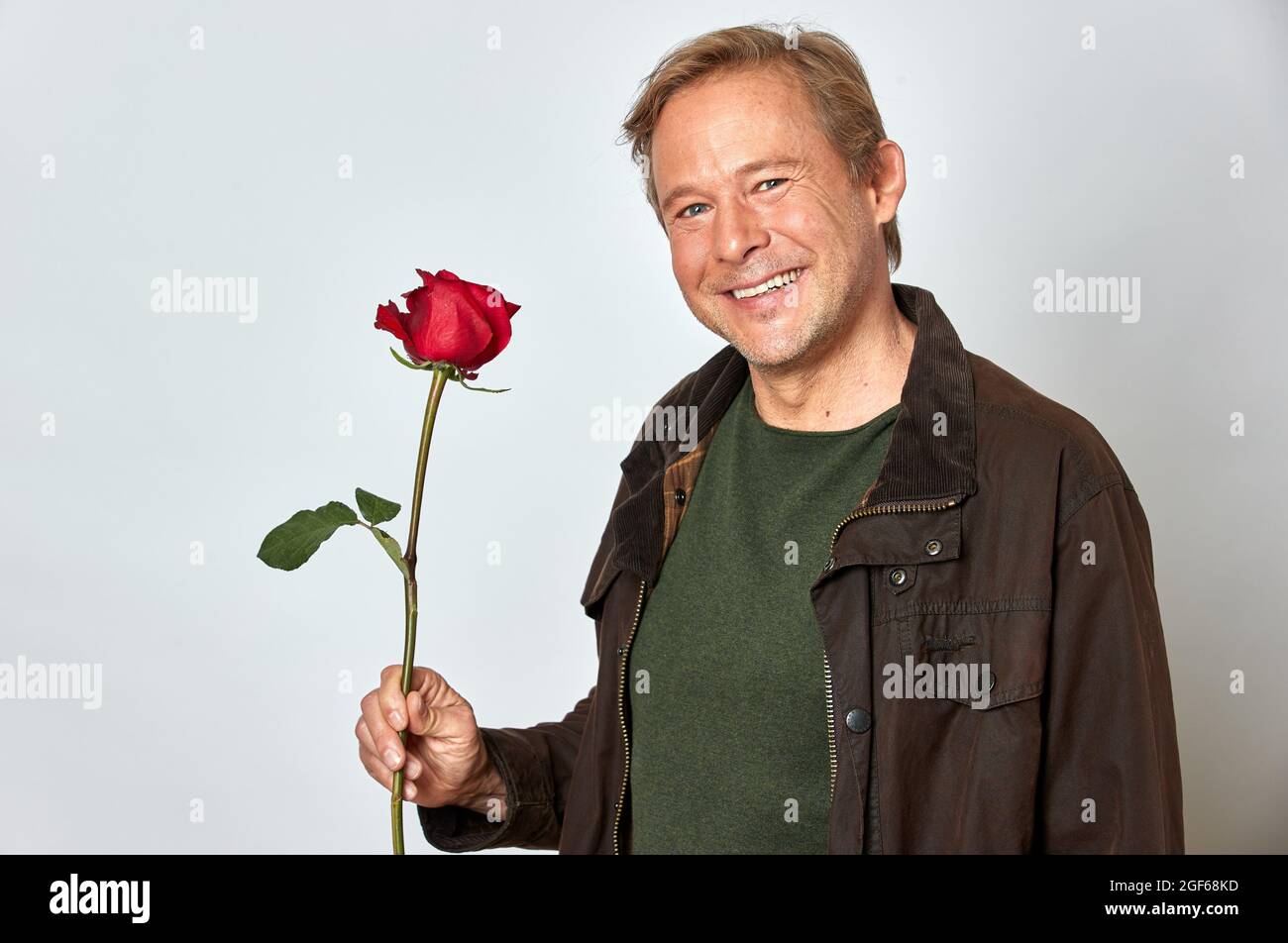 23 August 2021, Lower Saxony, Lüneburg: Oliver Clemens, actor, holds a ...