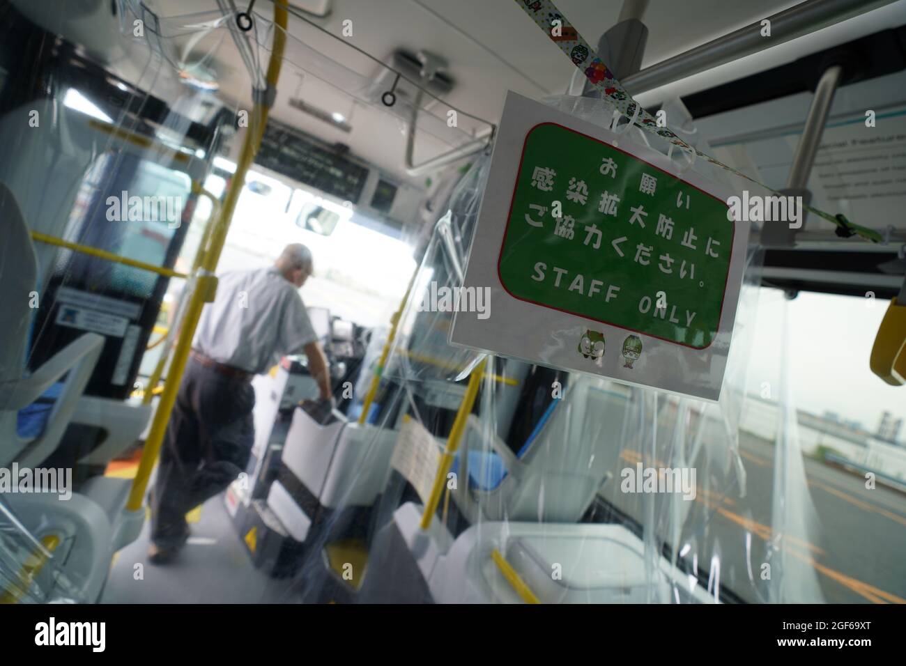 Bus stands hi-res stock photography and images - Alamy