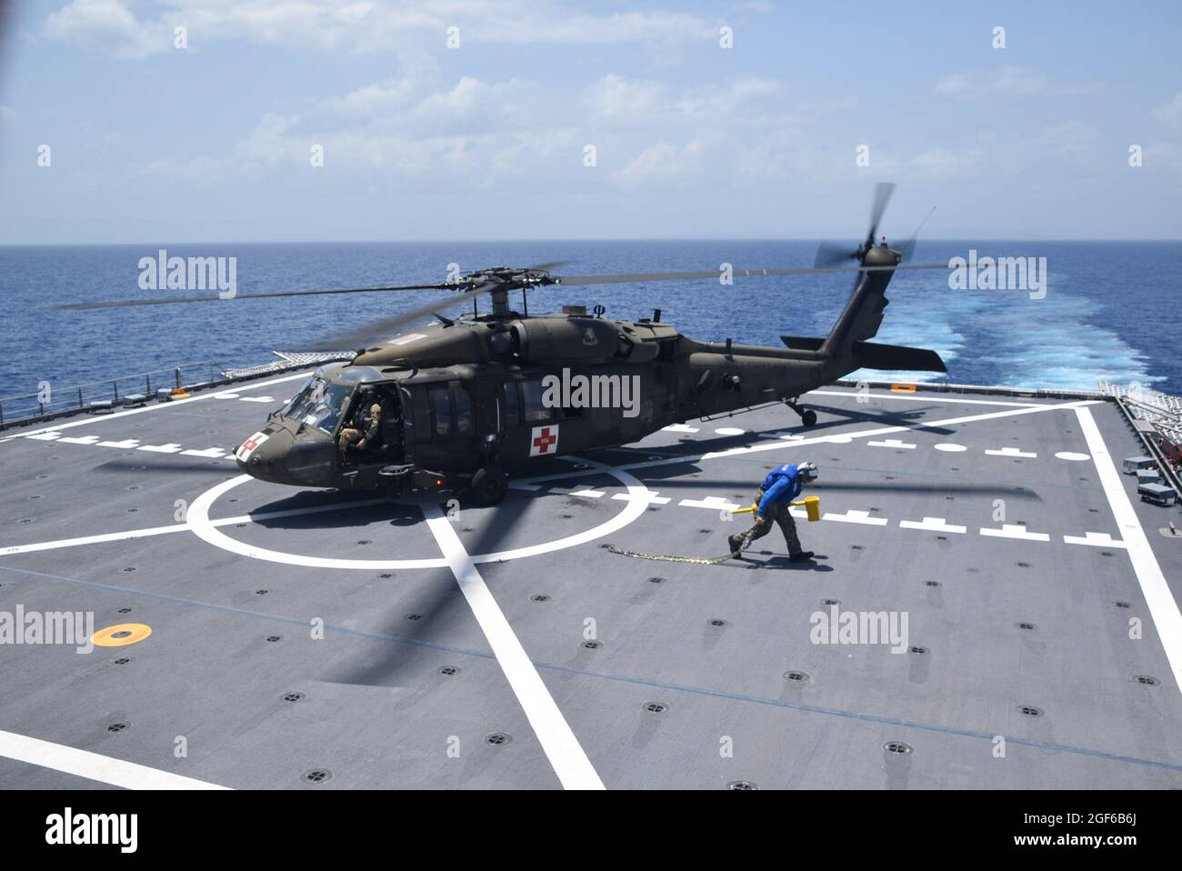 Refueling a blackhawk helicopter hi-res stock photography and images ...