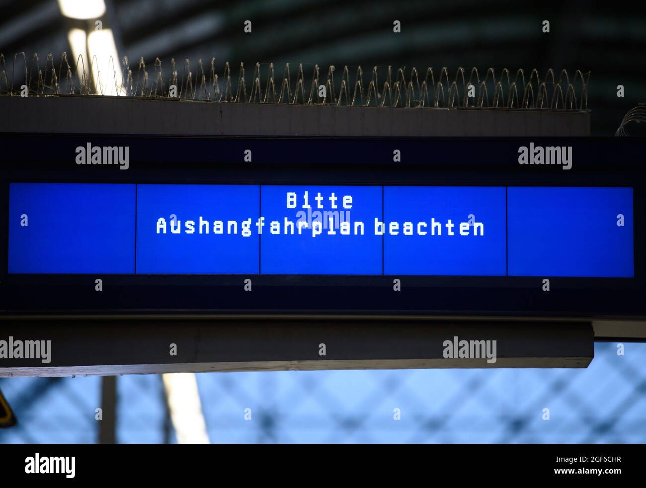 Display board deutsche bahn train hi-res stock photography and images ...