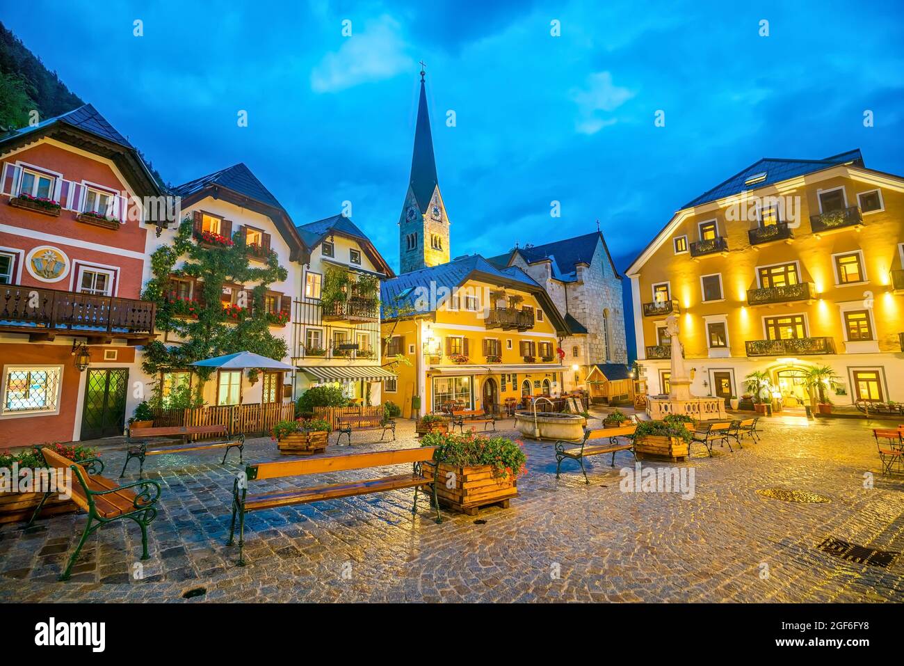 historic town square of Hallstatt at night in the Austrian Alps, region ...