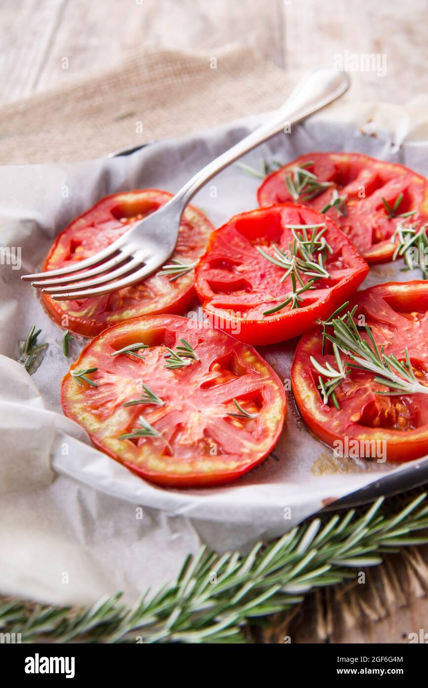 Presentation of a contour-based tomato slices baked Stock Photo - Alamy