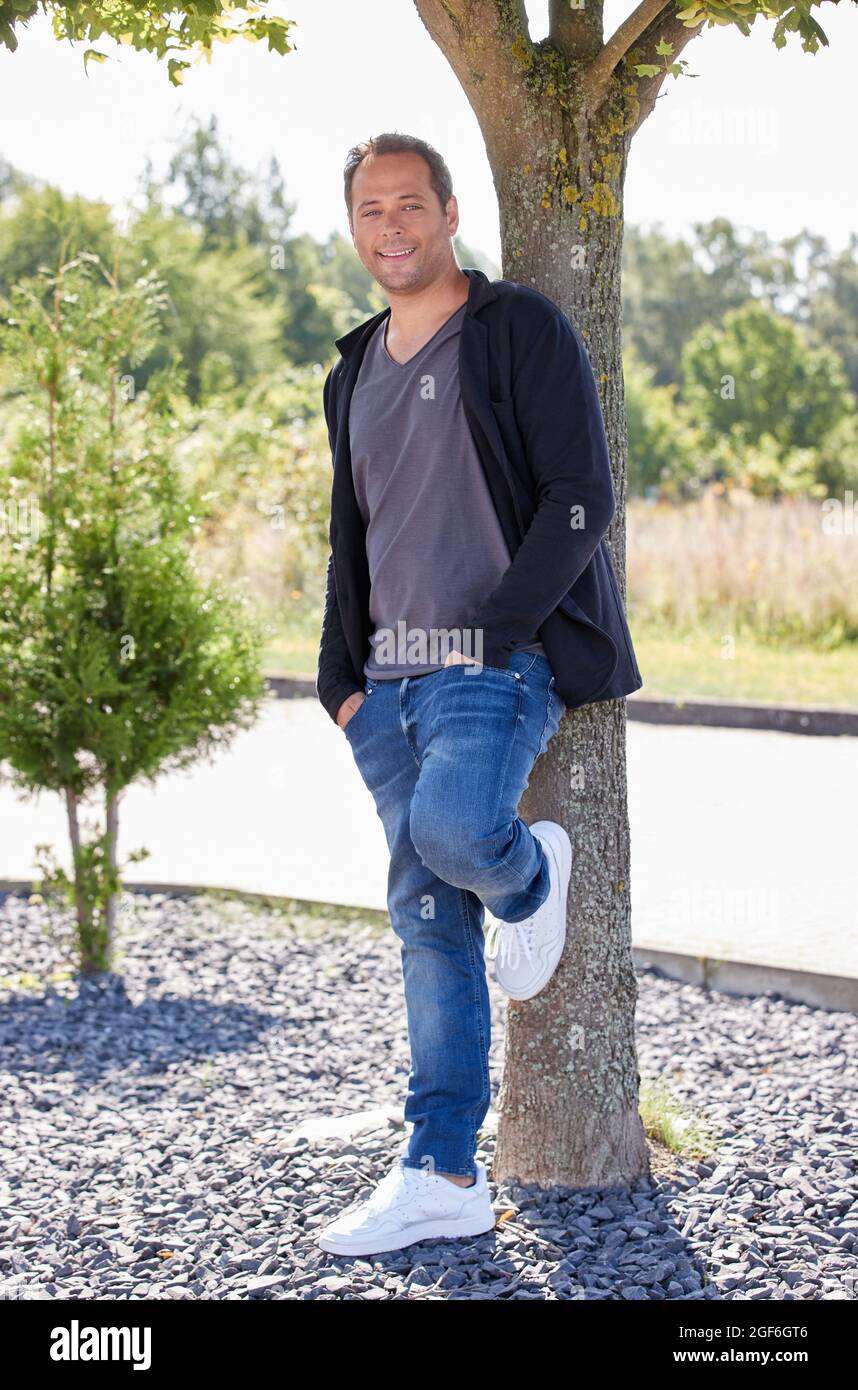 23 August 2021, Lower Saxony, Lüneburg: Daniel Hartwig, actor, leans ...