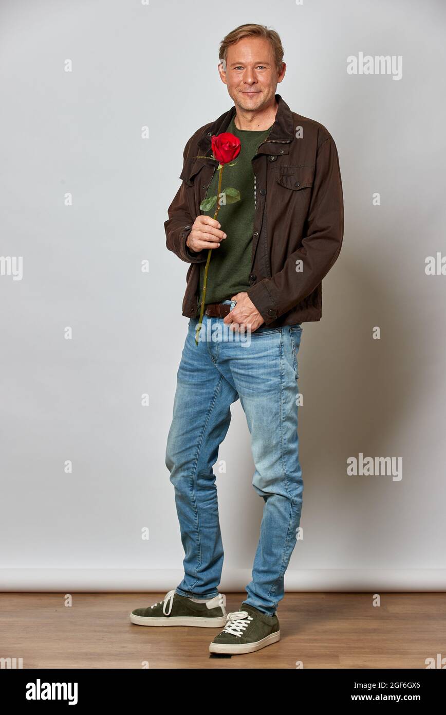 23 August 2021, Lower Saxony, Lüneburg: Oliver Clemens, actor, holds a ...