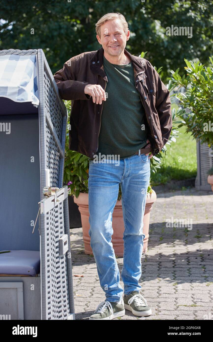 23 August 2021, Lower Saxony, Lüneburg: Oliver Clemens, actor, smiles ...