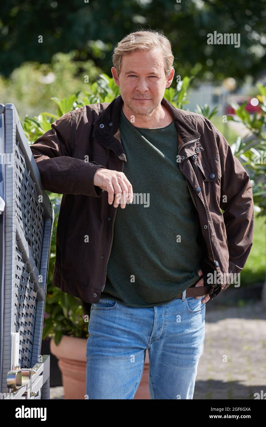 23 August 2021, Lower Saxony, Lüneburg: Oliver Clemens, actor, smiles ...