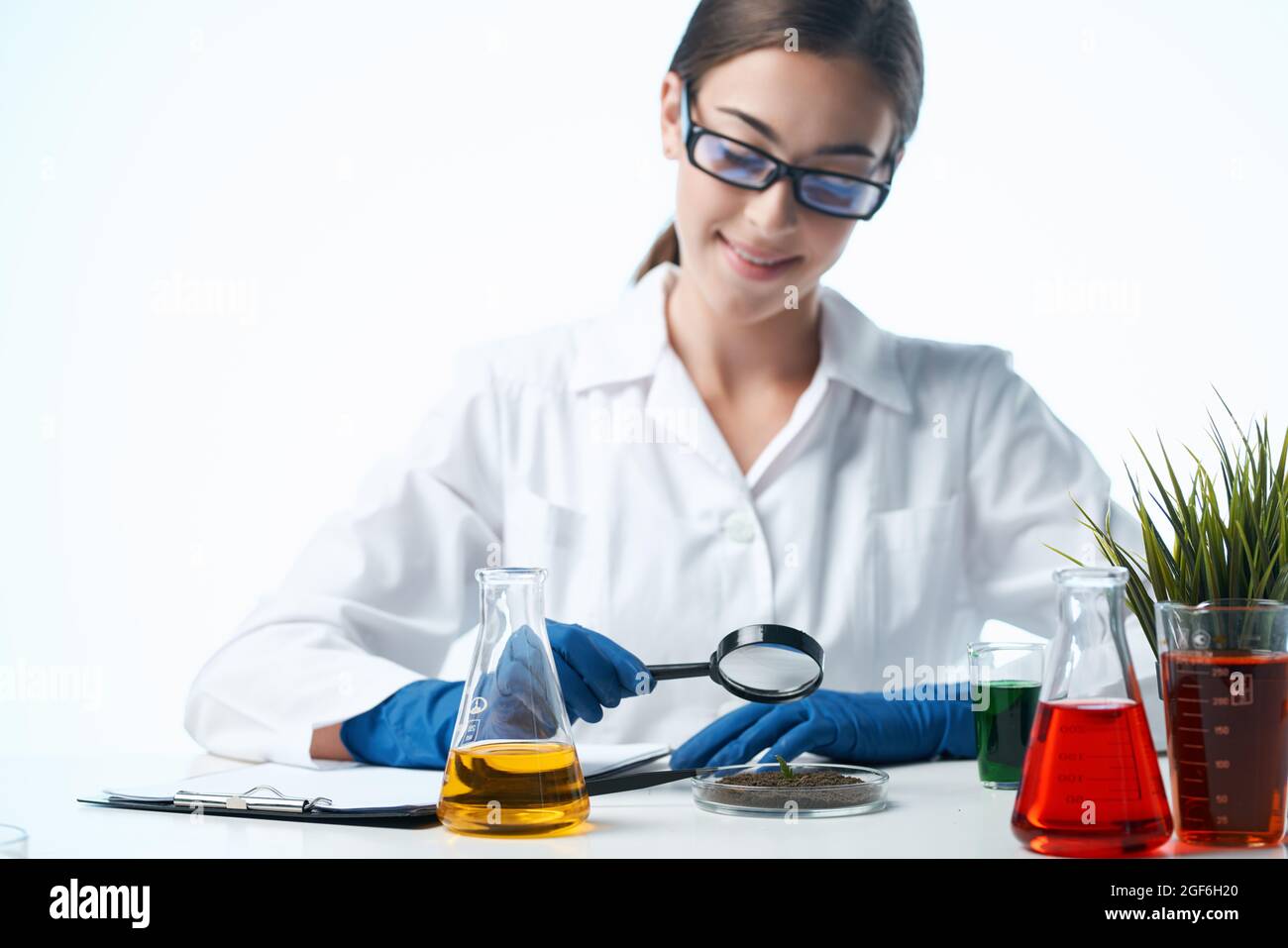 woman biologist technology research plants professional science Stock ...