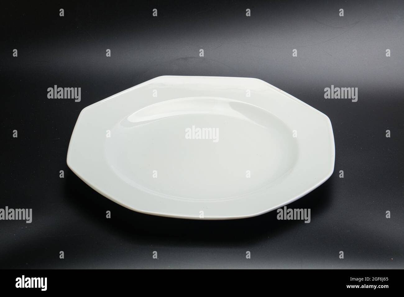 White empty plate for serving isolated Stock Photo - Alamy