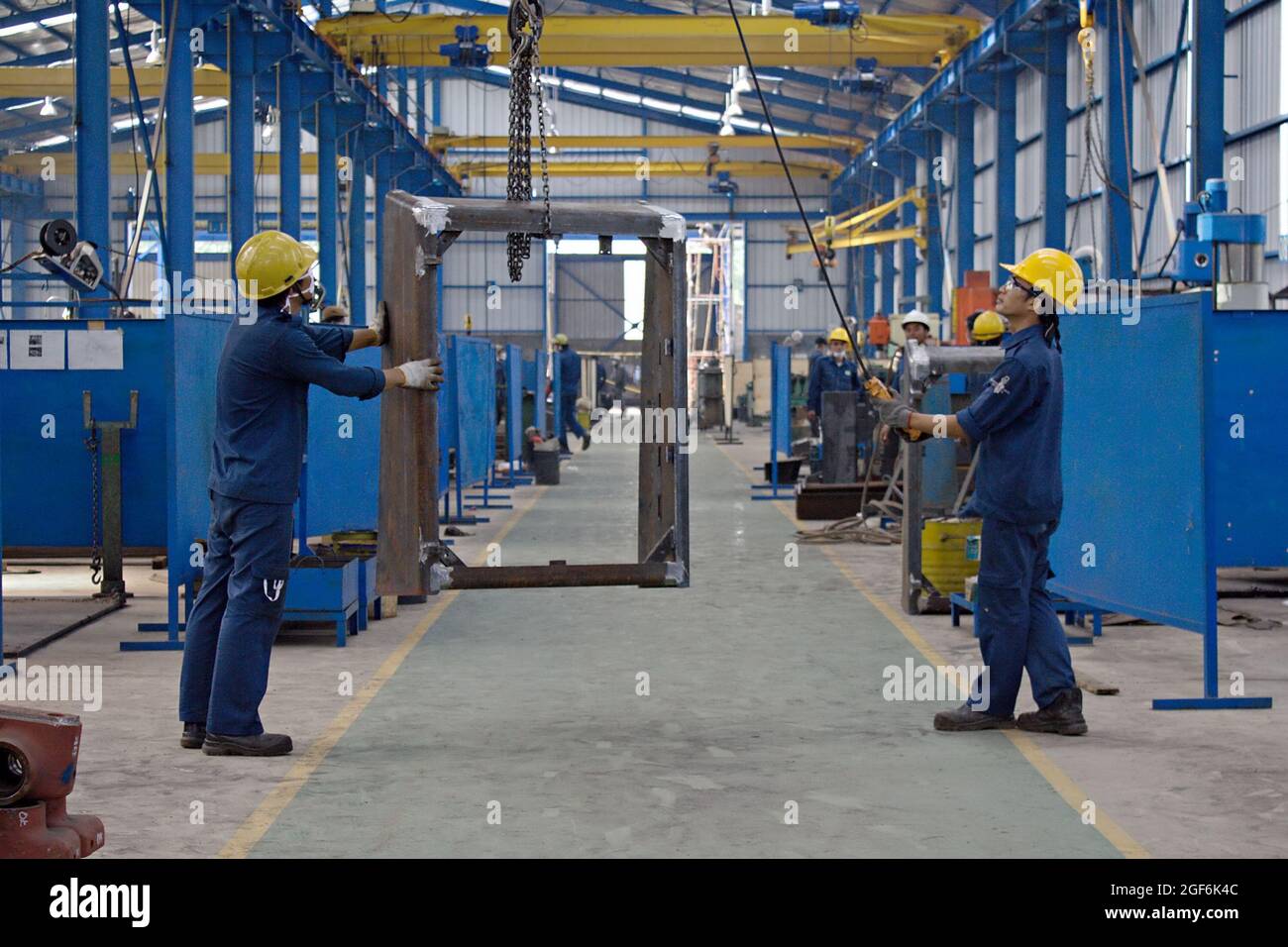 Hand operated crane hi-res stock photography and images - Alamy