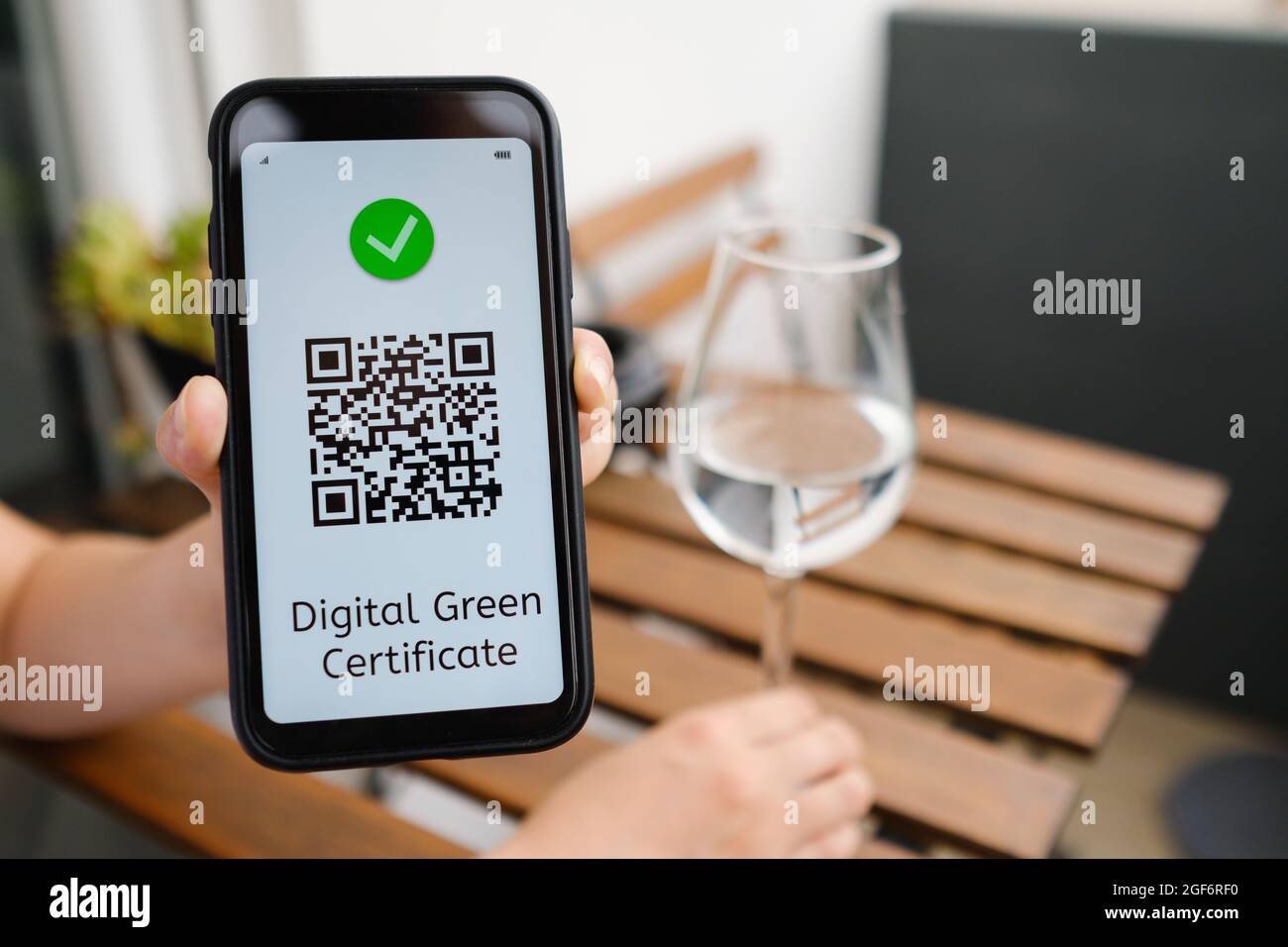 Qr code certificate hi-res stock photography and images - Alamy