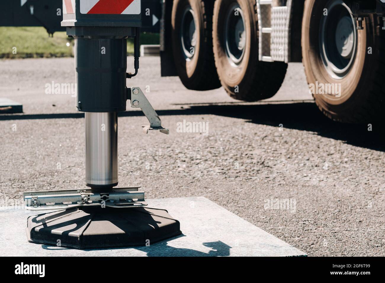 Industrial crane legs hi-res stock photography and images - Alamy