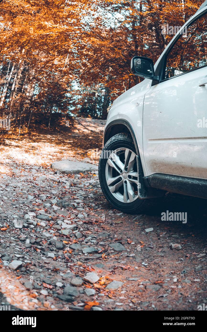 Wheels falling off car hi-res stock photography and images - Alamy
