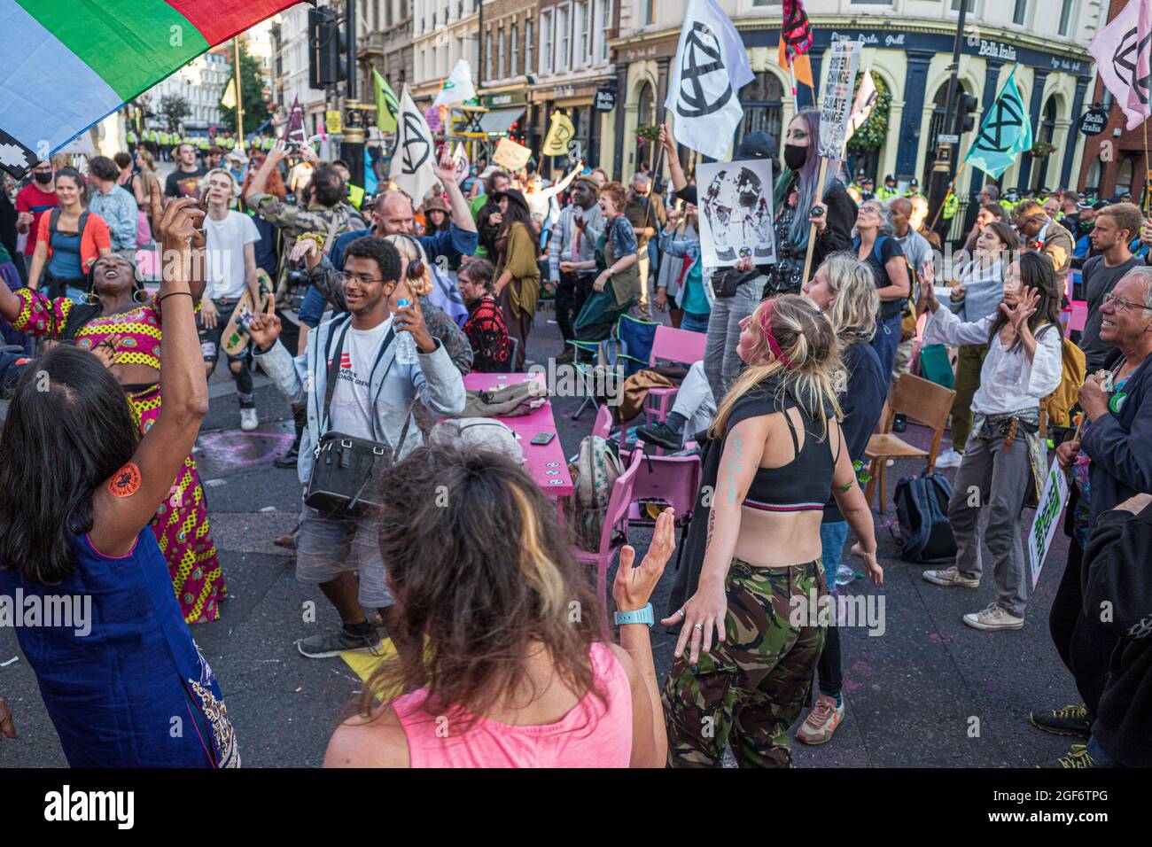 XR21 place a oversized Pink table in the middle of Long Acre Junction blocking off access to all ...