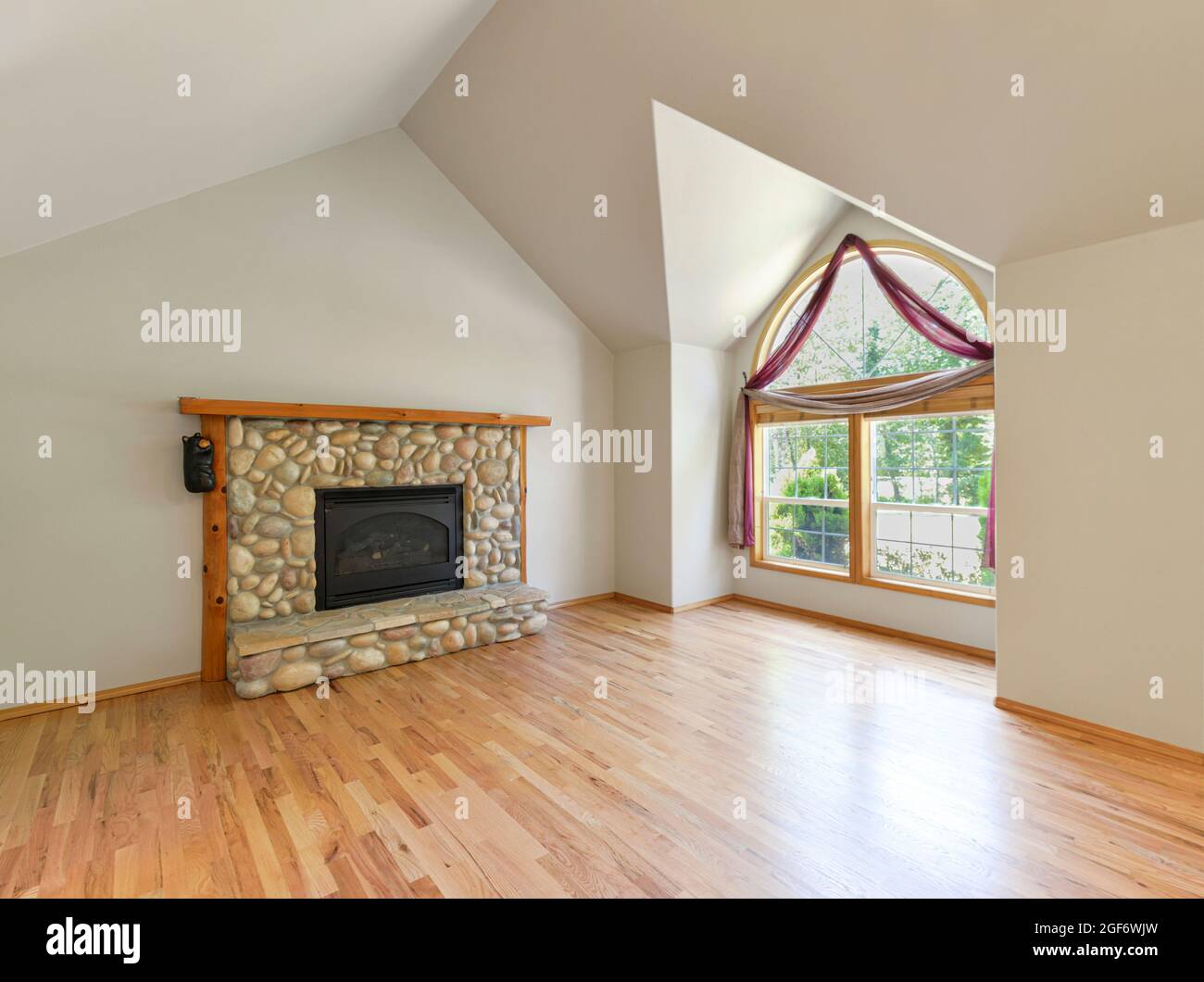 Modern residential empty living room interior Stock Photo - Alamy