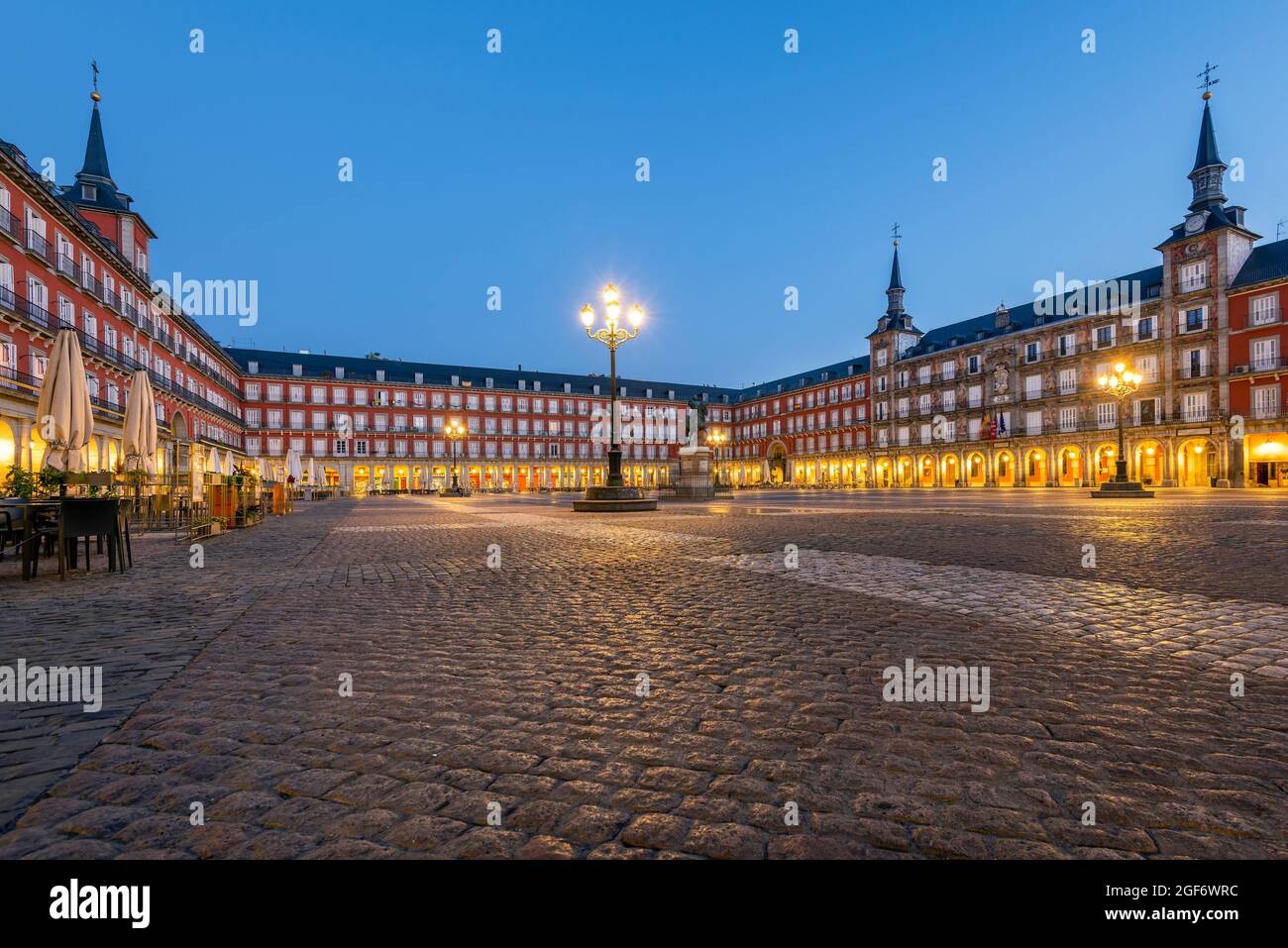Night view of Plaza Mayor, Madrid, Community of Madrid, Spain Stock ...