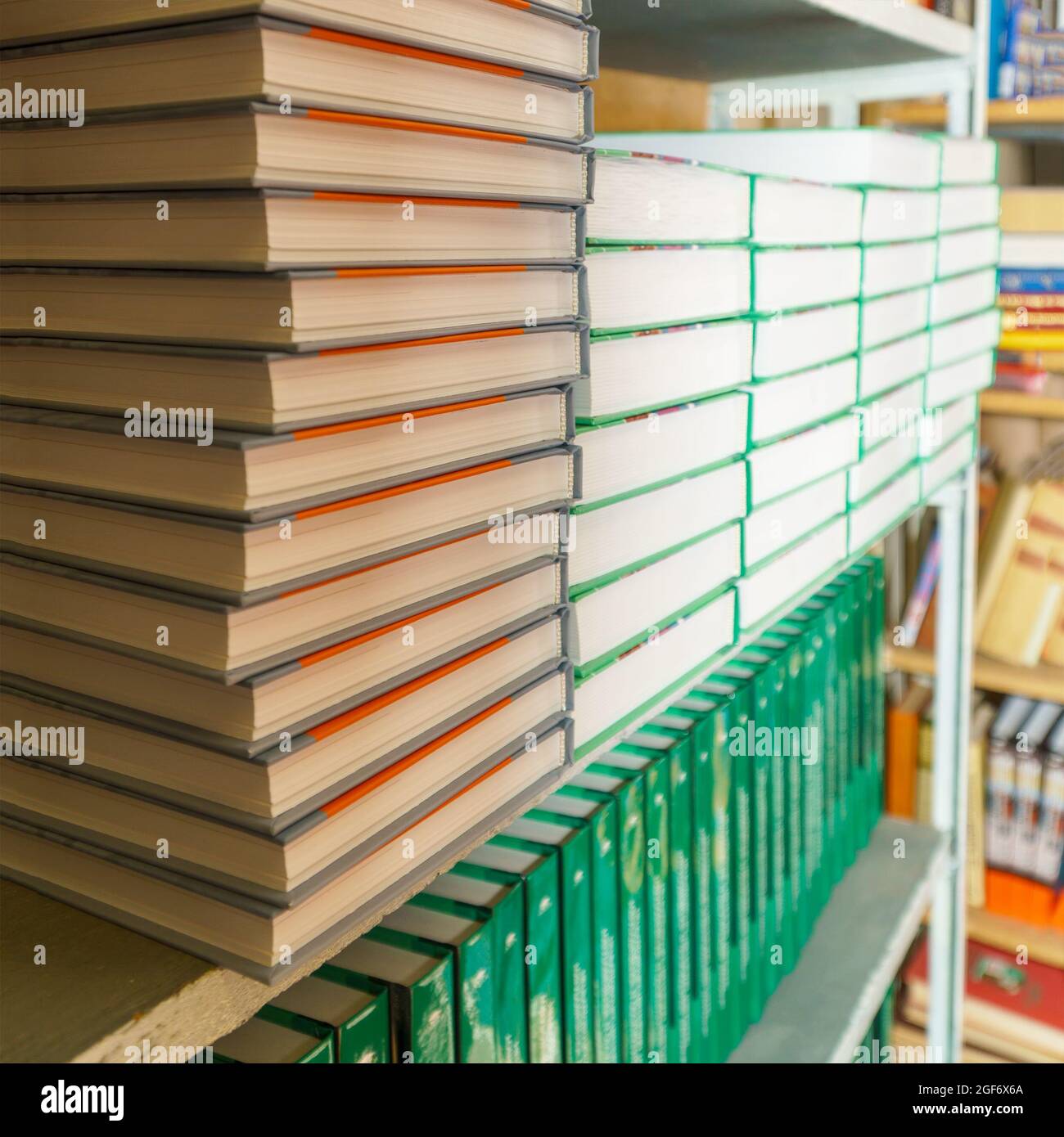 Encyclopedias in shelf hi-res stock photography and images - Alamy