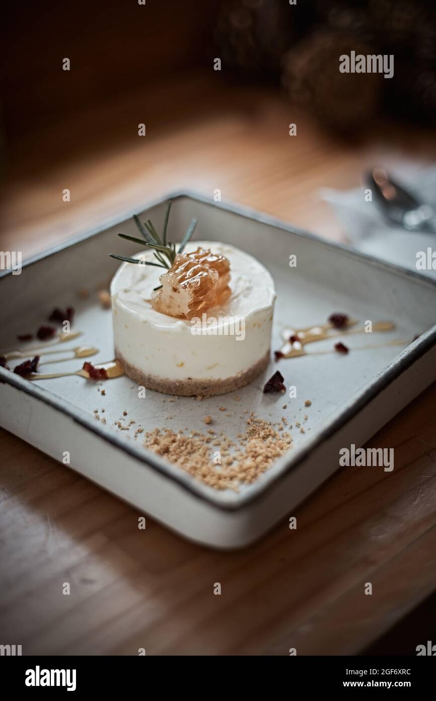 homemade cheesecake on wood background Stock Photo - Alamy